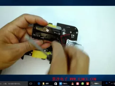 Arduino智能小车视频教程1-3 电池座安装 arduino机器人编程 arduino...