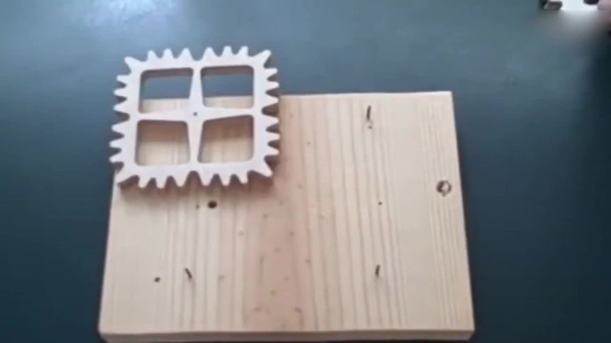 为什么方形的轮子也可以转动?