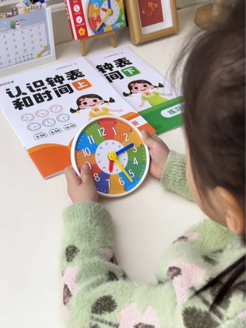 认识#钟表 是一二年级重难点,试试这款三针联动钟表教具,把抽象的...