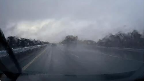 雨天高速公路行车一定要注意安全!