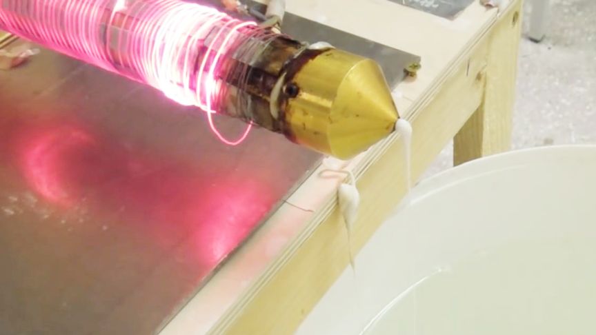 牛人做了台注塑原理模型机,就是这么直观,看完秒懂注塑工作原理