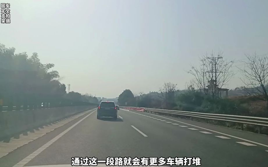 ...在左车道低速行驶只会让更多车辆打堆,而且容易引发追尾事故,#高速 ...