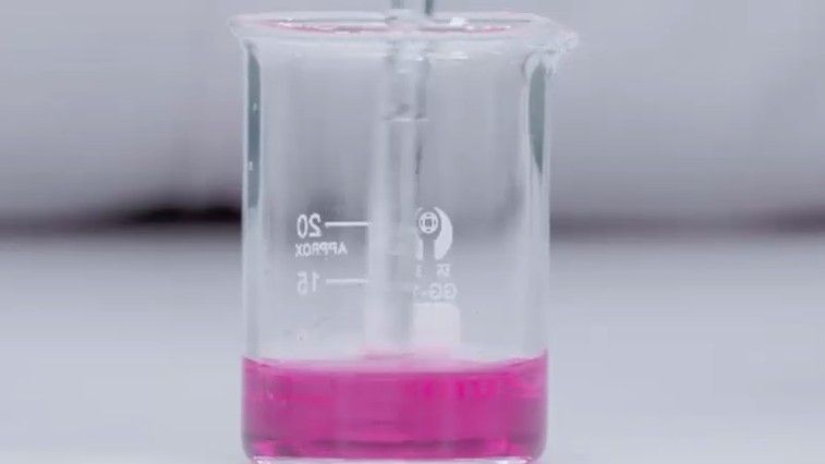 中和反应,氢氧化钠溶液和稀盐酸在有无酚酞溶液时的反应视频对比