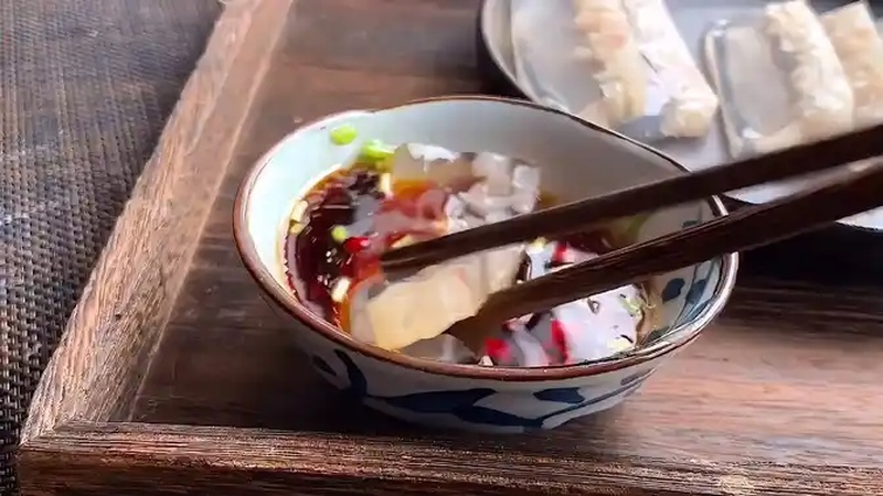 猪皮不要扔,教你做水晶猪皮冻,记住这2步,美味无比