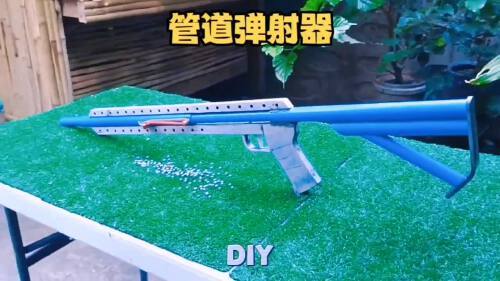 用PVC管手工DIY制作出一把玩具弹射器