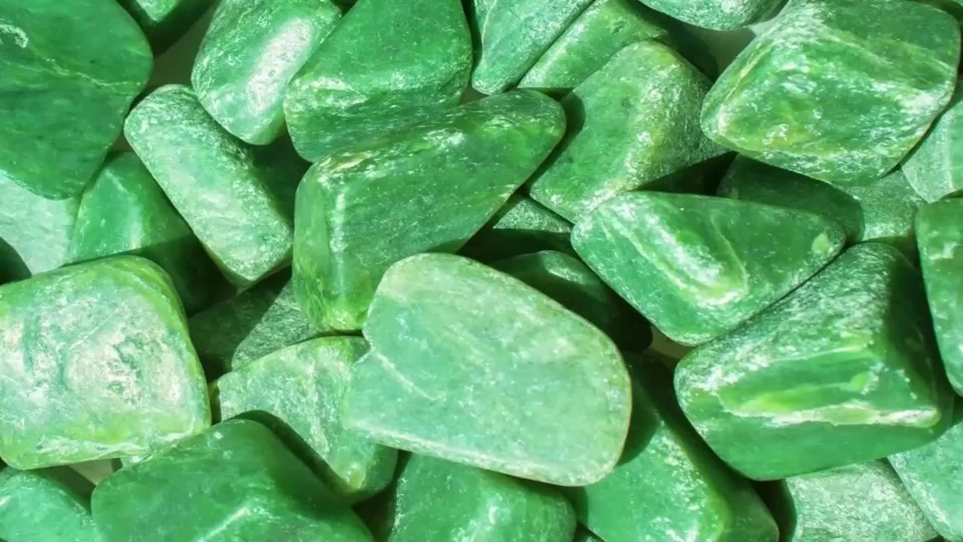 玉石是怎么形成的?缅甸盛产翡翠,新疆盛产玉石