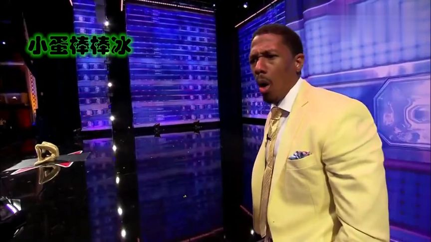 现场看美女柔术表演,扭转的超乎想象,尺度太大!