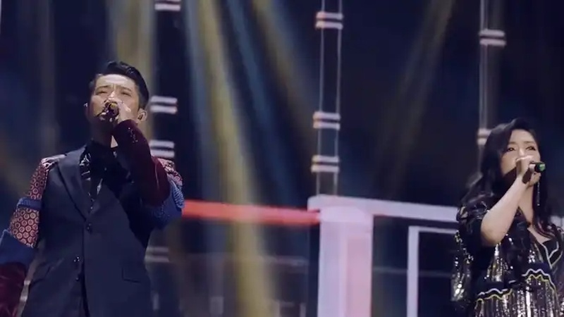 凤凰传奇演唱会:万人KTV现场,观众成主角的欢乐盛宴