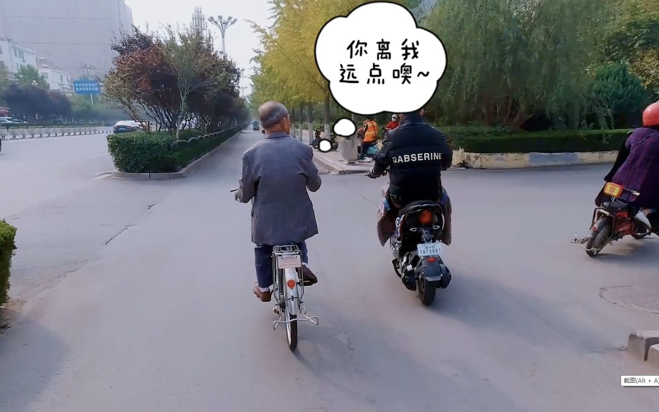 骑电动车就可以随心所欲吗?提高安全意识刻不容缓。