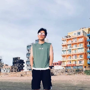 做瓷砖的小扬哥 