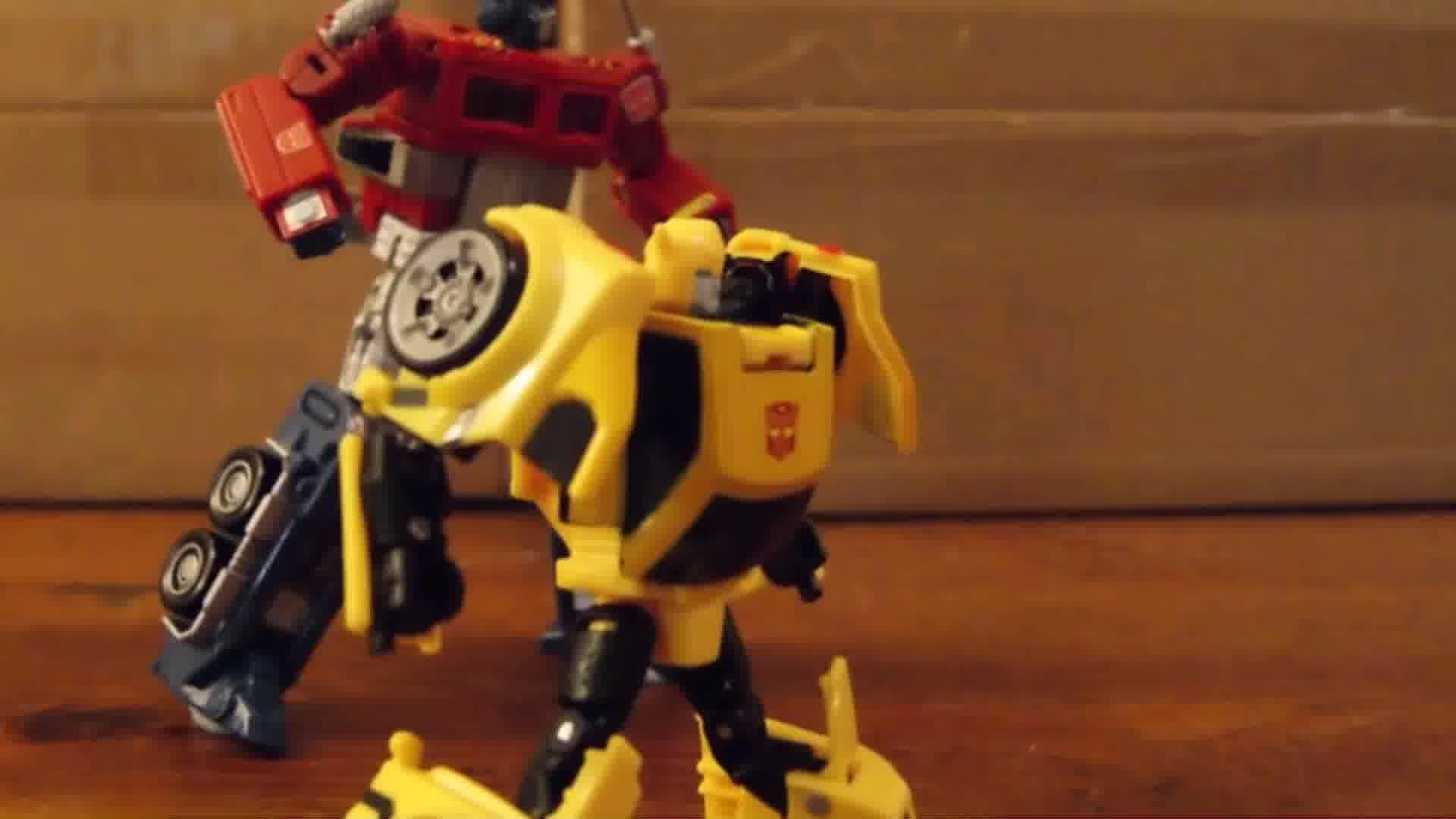 变形金刚定格动画,擎天柱大战威震天,大黄蜂中途救场