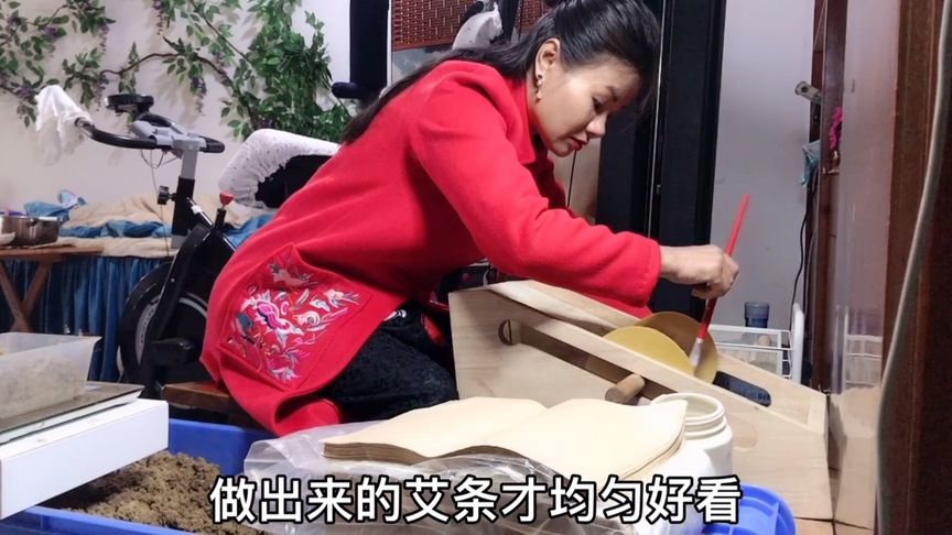 还在掏钱买艾条艾灸吗?燕姐手把手教你从艾叶到艾条的制作方法