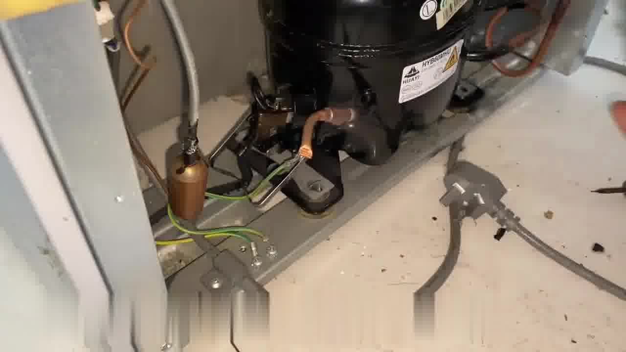 风冷无霜冰箱冷冻室底层结冰这个故障判断及分析