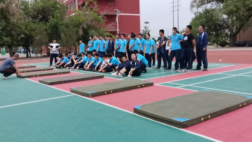 垫子技巧:前滚翻分解动作!