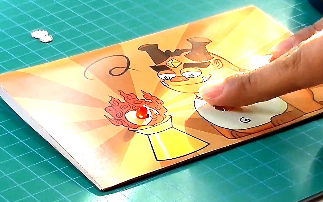 极客爸爸AR游戏纸电路案例:奇妙的火把 | 拼贴电子学