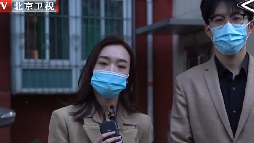 加装电梯居民提出各种问题,设计师详细解答,甚至当场测试