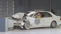2001 雷克萨斯 LS 430 40%重叠正面碰撞测试