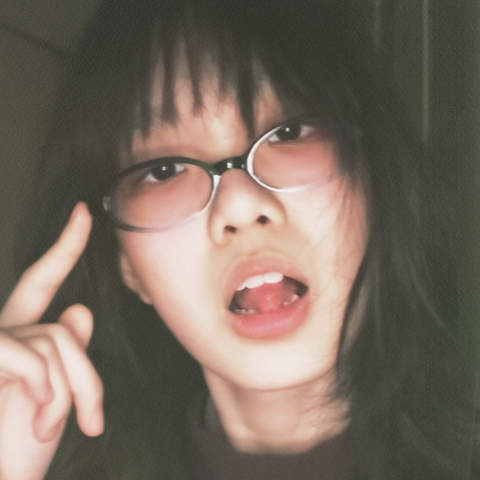 边纤晗 