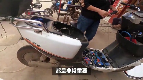 为啥有的电动车一年换一次电池,有的5年不用换?终于找到原因了