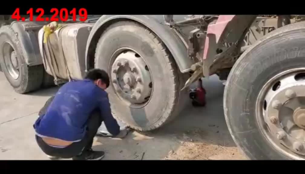 上海市客户2019基础款大车四轮定位仪交付使用现场!
