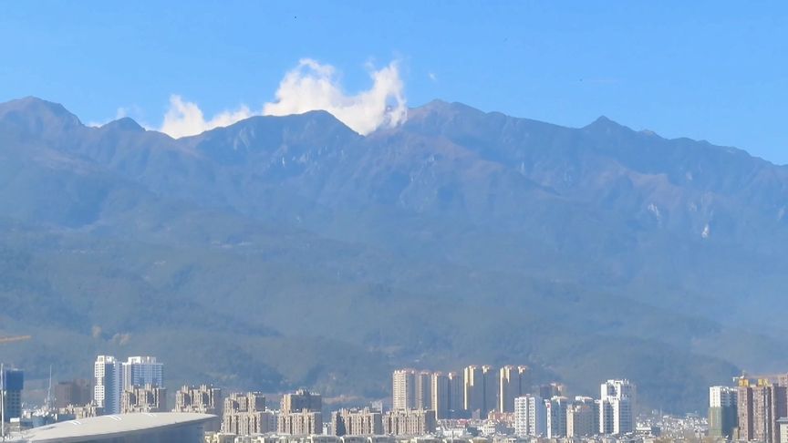 实拍大理苍山的帽子云,并简单科普帽子云形成的原因
