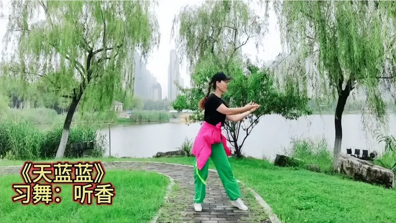 凤凰传奇经典老歌《天蓝蓝》!别具一格的唱法令人陶醉!超好听!