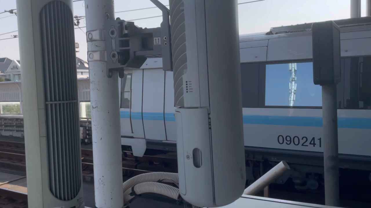 上海地铁9号线09A01蚕宝宝0904泗泾站出站