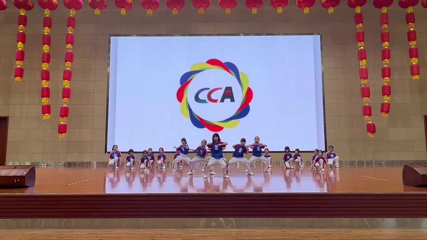 小学组自编街舞#啦啦操 #记录校园生活