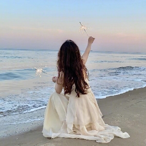 灯光设计师-依依 