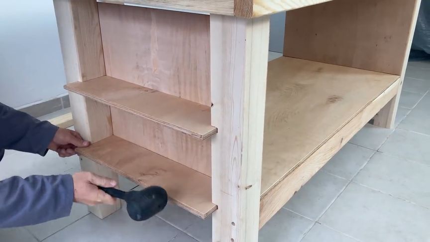 给木匠制作具有 20 个功能的工作台