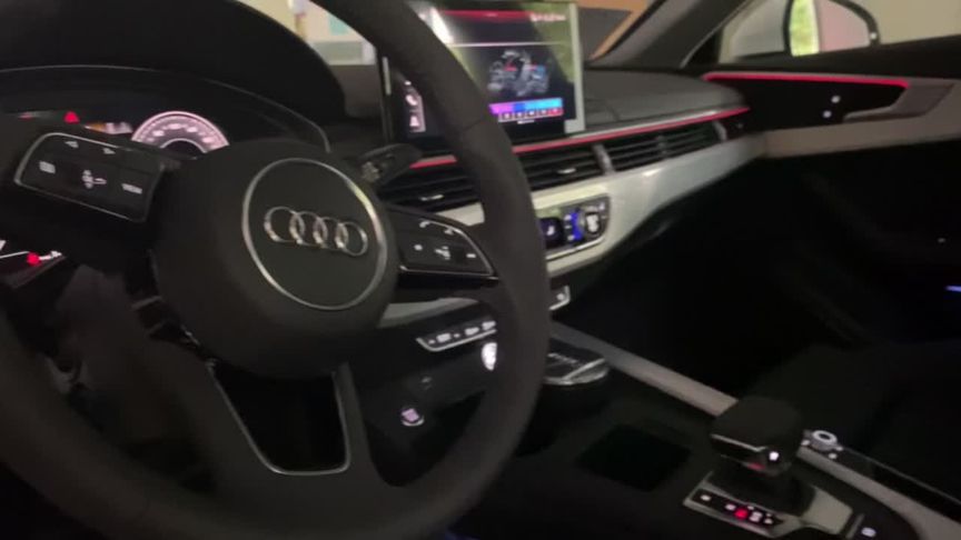 未上牌的奥迪A4升级一套仪表台氛围灯,免费激活一下OLED动态尾灯