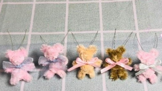 手工 教你用一根半扭扭棒做一只简单的迷你小熊,给娃娃当公仔。