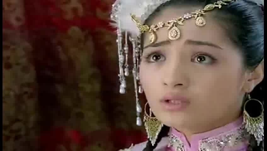 还珠格格:香妃被羞辱不吃不喝,紫薇这种安慰法我是真的服了啊!