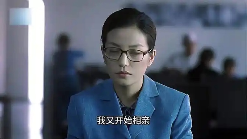 男人相亲一见钟情,却发现另一个女人和她长的一模一样