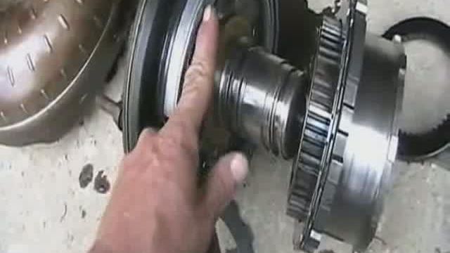 汽车自动变速器拆装全过程,本期视频将为大家解析一下汽车变速器的...