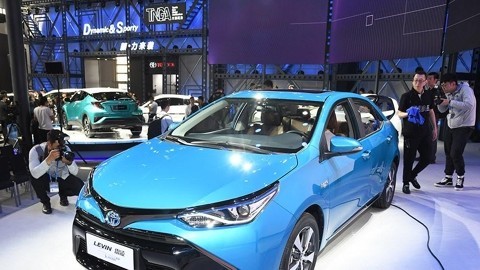 丰田又一“混动王者”,满油能跑1000公里,电池终身质保,真厚道