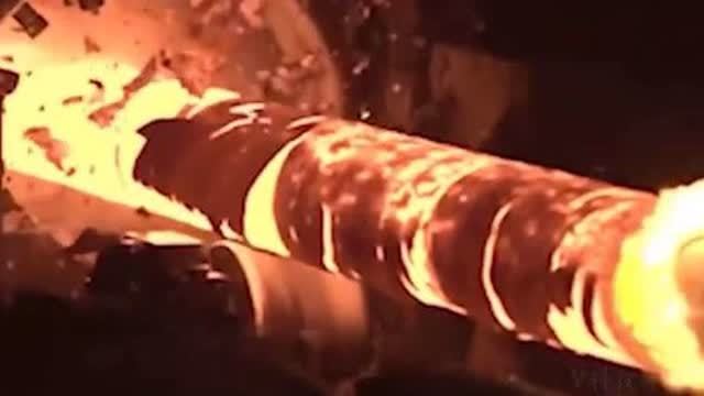 无缝钢管生产工艺:由整块金属制成的,表面上没有接缝的钢管