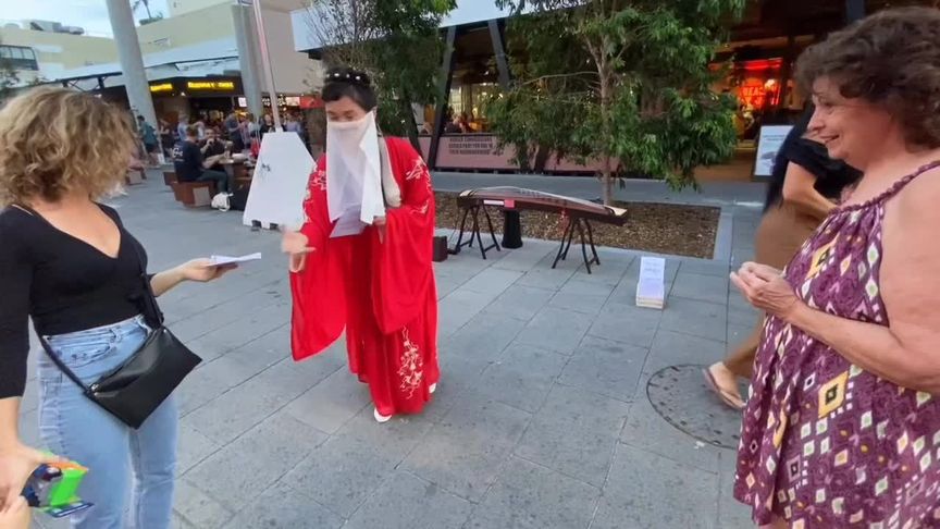 每次外拍都会发出去很多份宣传单