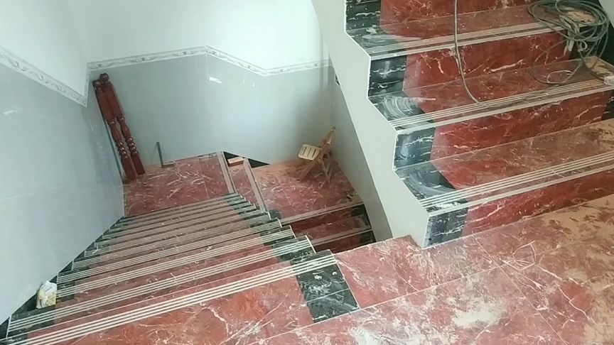 这么宽的楼梯间隔大家见过吗?楼梯才1.1米,房主都后悔了