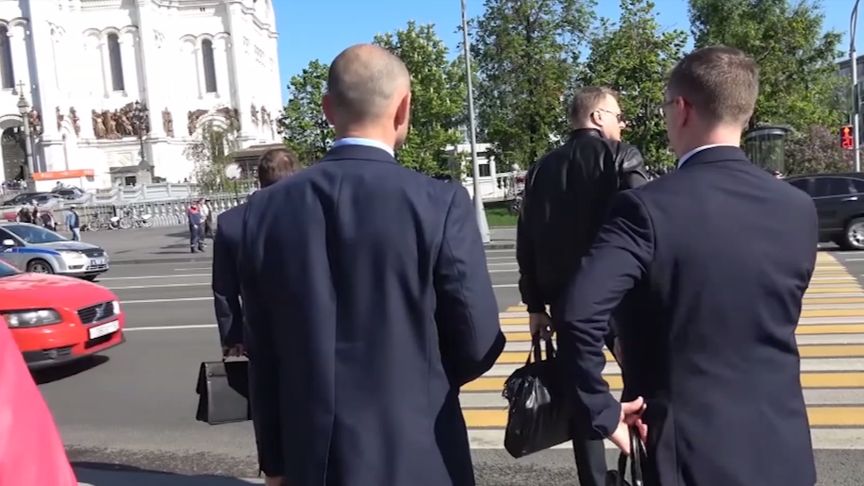 俄罗斯现任总统,是如何坐上现在的位置,背后推手竟跟一只熊有关