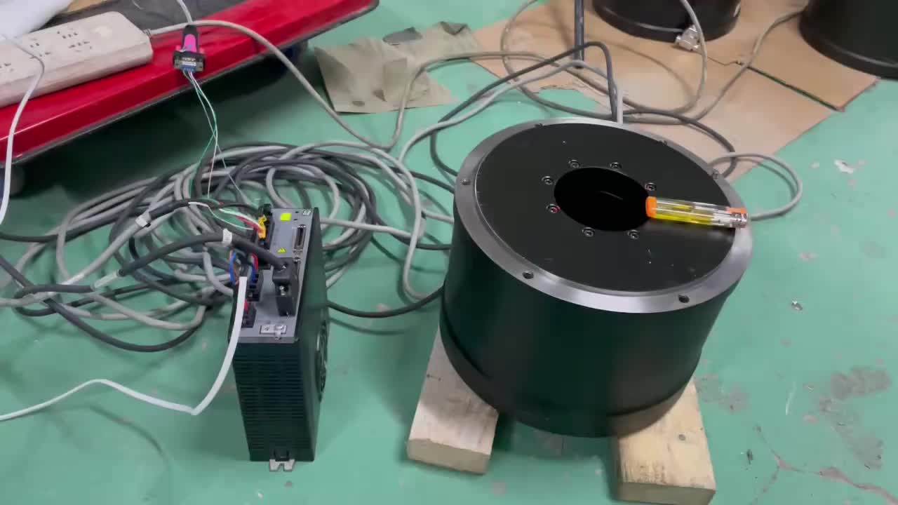 高精度,大转距直驱电机,重复定位精度±1角秒,编码器分辨率2592000...