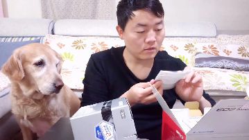 小伙花6399元买一台佳能800d相机,只为视频清晰,开箱后一脸懵