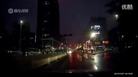 路口事故,轻微碰撞,汽车转弯撞到自行车
