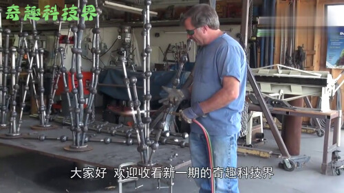 1000度的钨钢放在猪肉和西瓜上，会发生什么？结果让人想不到！