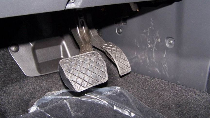 踩刹车时出现这种感觉,说明你的刹车系统出了问题,赶紧去修