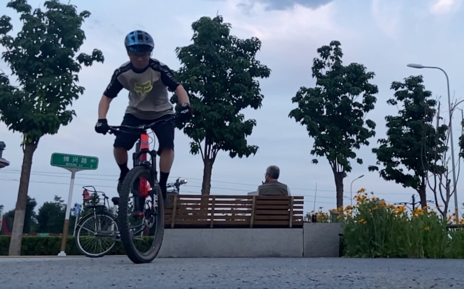 练一下180掉头,提升车感