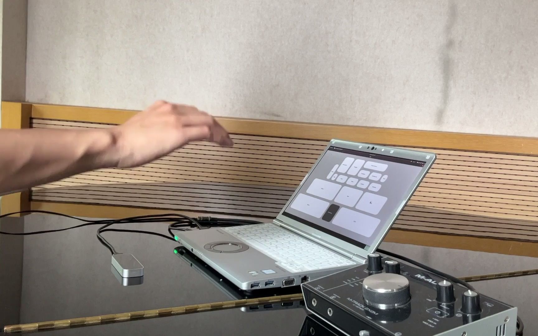 指挥电脑上的虚拟乐队演奏拉二钢协(交互程序, Processing(Java), Leap...