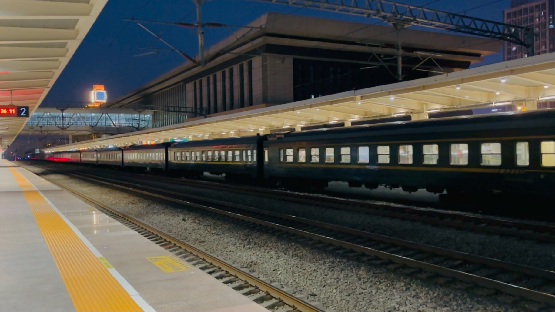 北京西-南昌T167次列车进邯郸站