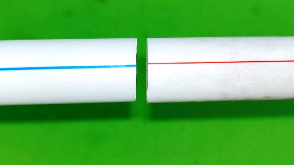 才知道,原来水管中间都有一根线,红线和蓝线差别这么大,涨知识