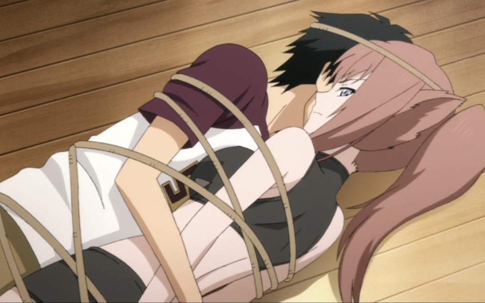 〖前方核能〗发现小偷是女的后,立马捆绑起来